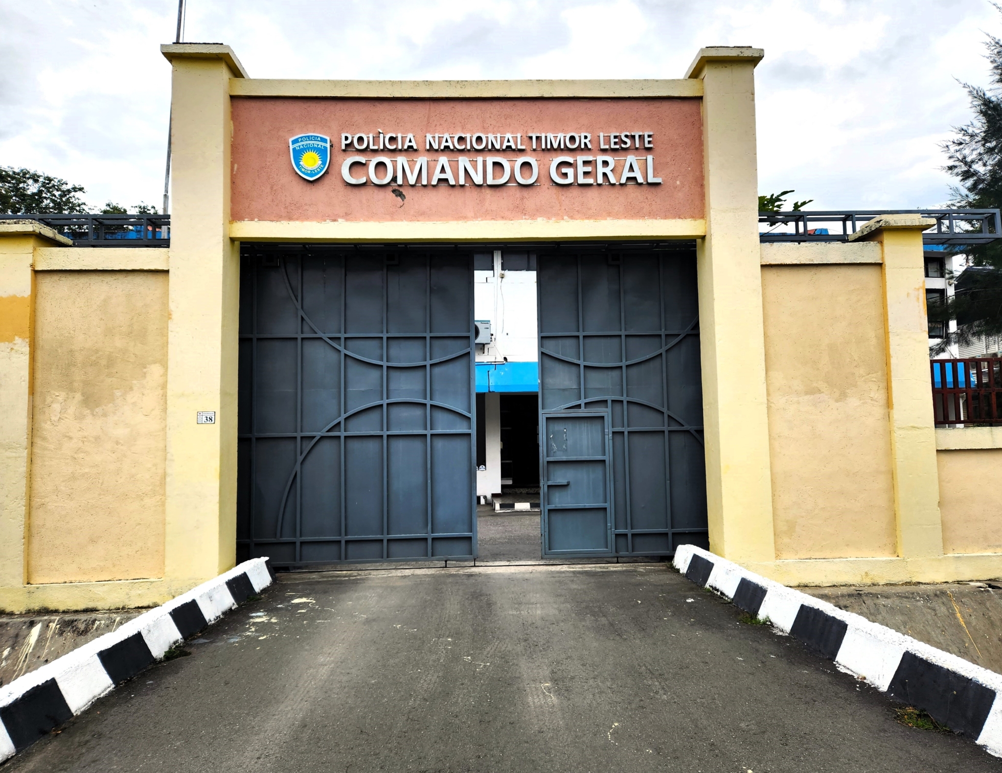 Polícia detém homem para interrogatório por alegadas publicações ...